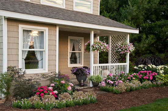 Decorating a Small Front Stoop | Jackie Syvertsen
